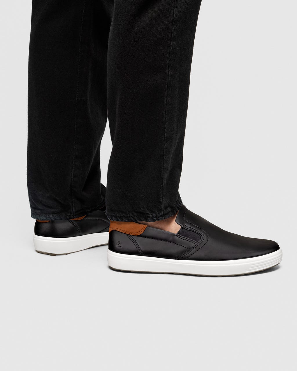 Men's ECCO® Soft 7 Leather Trainer | Black