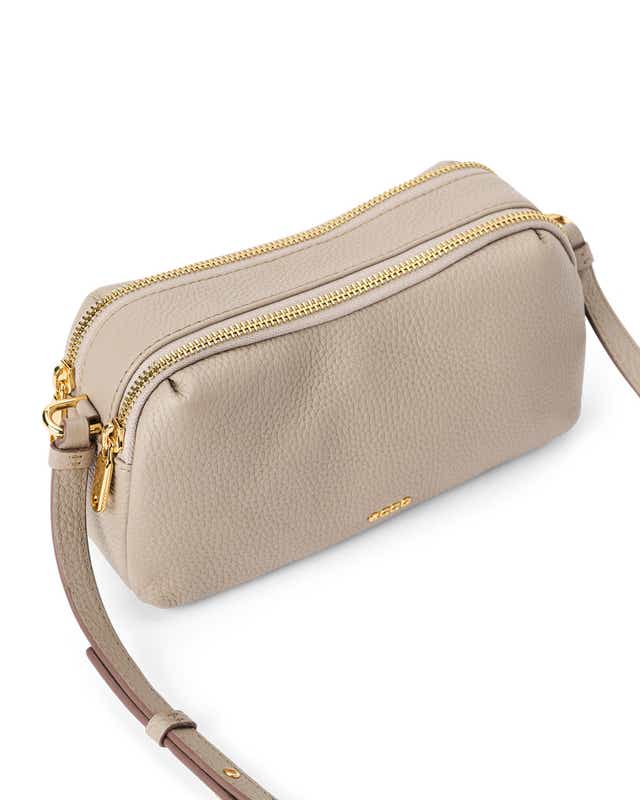 ECCO Camera Bag Curve レザーショルダーバッグ | ベージュ