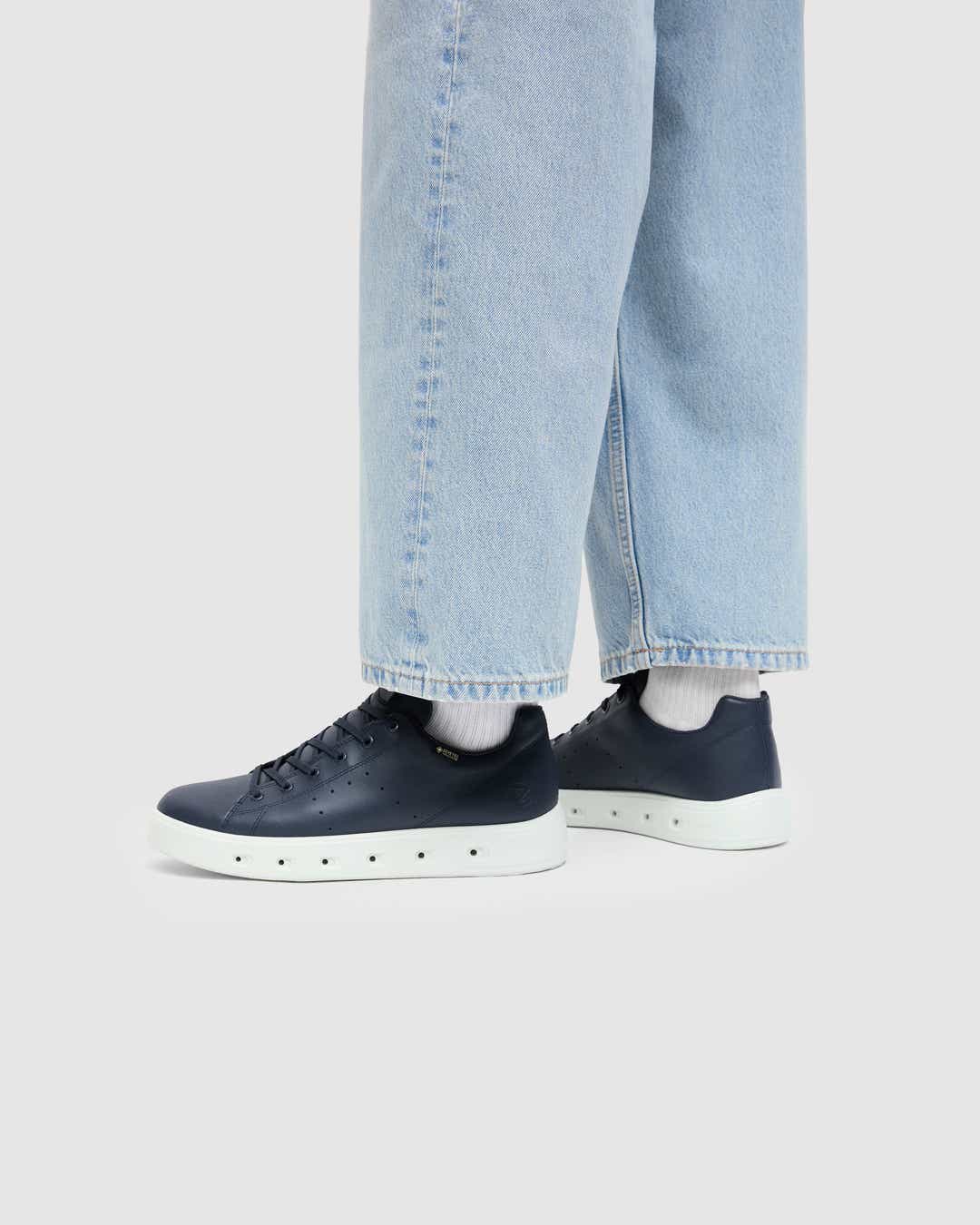 Men's ECCO® Street 720 Leather Gore-Tex Trainer | Blue